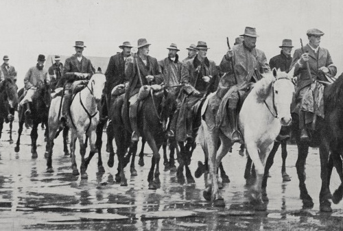 Patrolling Auckland wharves, 1913 strike | NZHistory, New Zealand ...