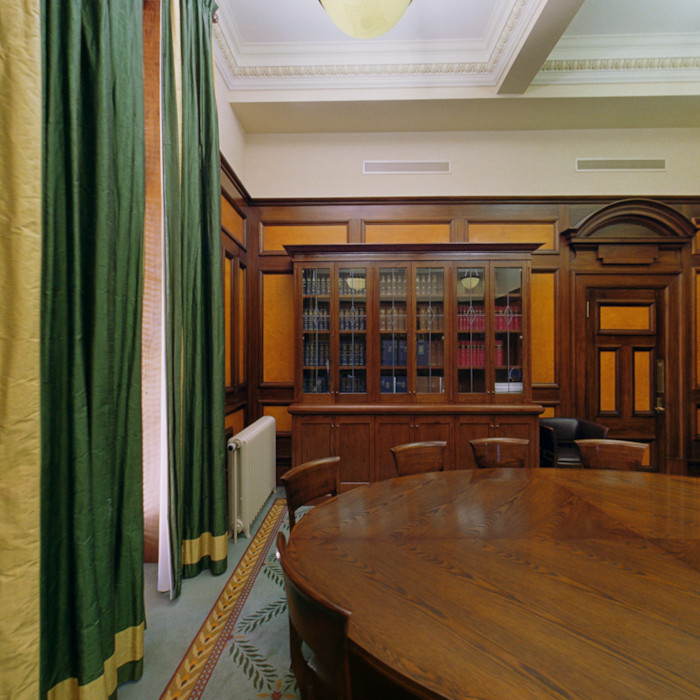 speakers-room