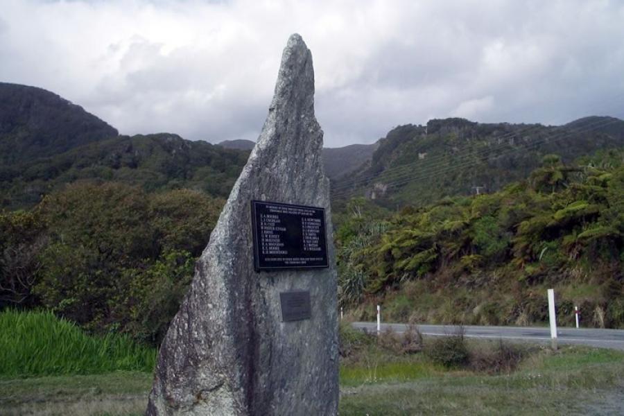 Strongman coal mine disaster memorial | NZ History