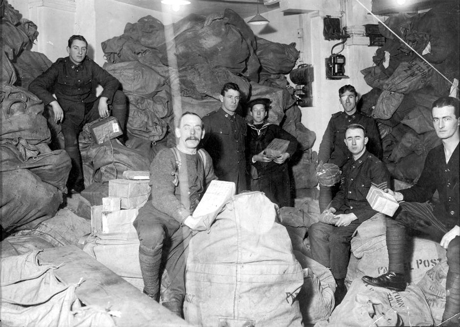 Postal staff at London postal centre | NZ History